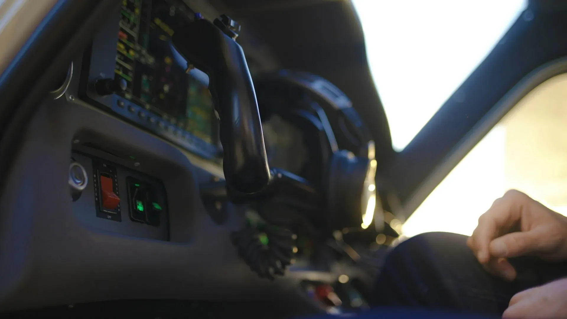 Flight Simulator Housing for B2B: Bay Specs & FAA Guide